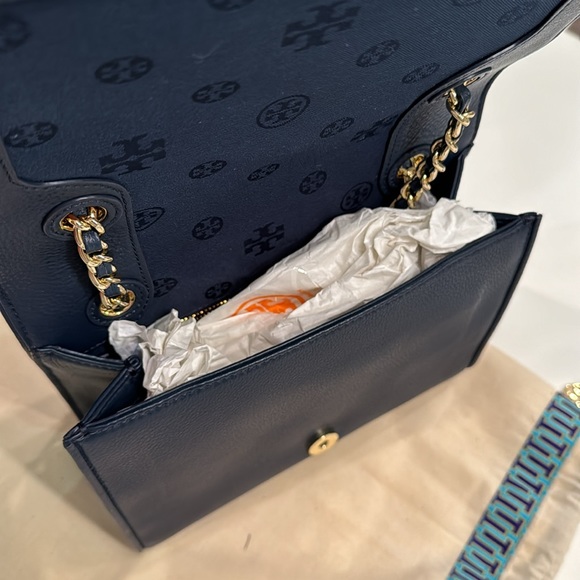 Tory Burch | Bags | Tory Burch Navy Quilted Leather Bryant Medium Crossbody Bag W Chainlink ...